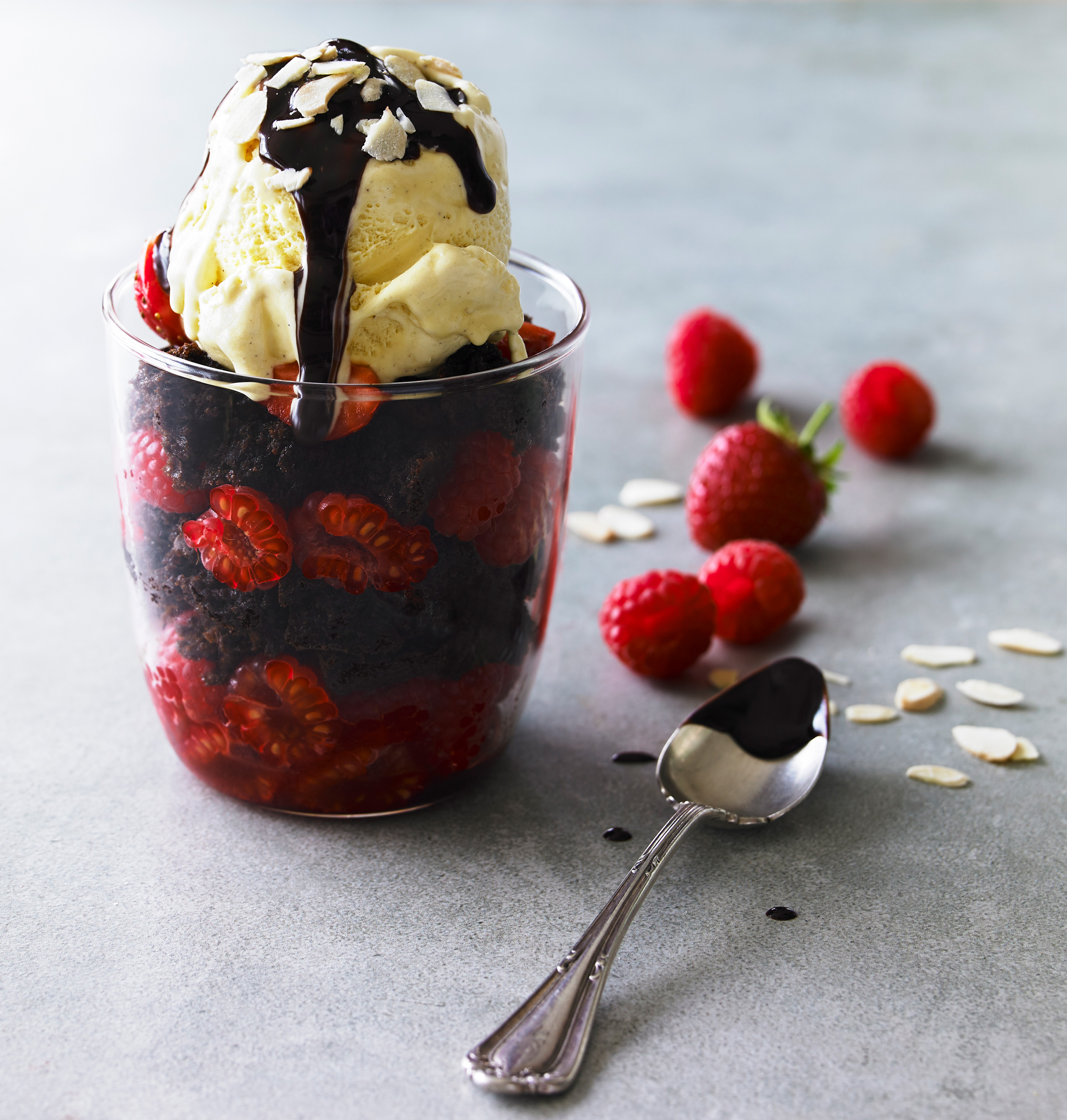 CHOC-A-BLOCKA KNICKERBOCKA GLORY – Mrs Crimbles